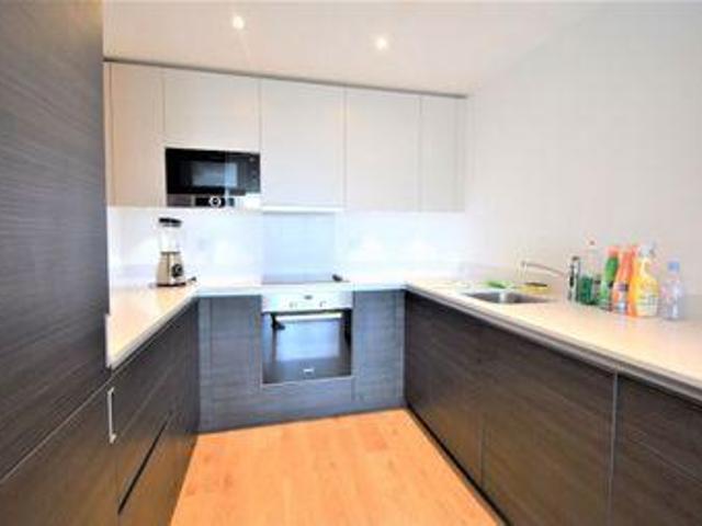 2 Bedrooms Flat for rent in Saffron Square, Croydon CR0