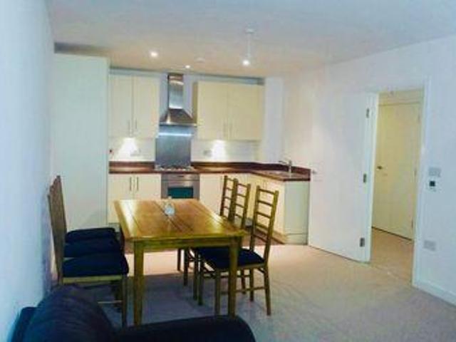 2 Bedrooms Flat for rent in Saffron Square, Croydon, Surrey CR0