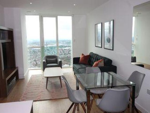 2 Bedrooms Flat for rent in Saffron Square, Pinnacle Apartments, Croydon CR0