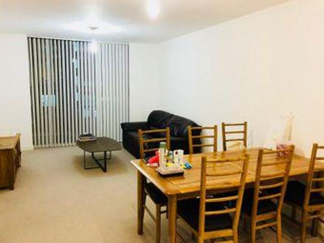 2 Bedrooms Flat for rent in Saffron Square, West Croydon, Surrey CR0