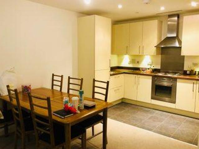 2 Bedrooms Flat for rent in Saffron Square, West Croydon, Surrey CR0