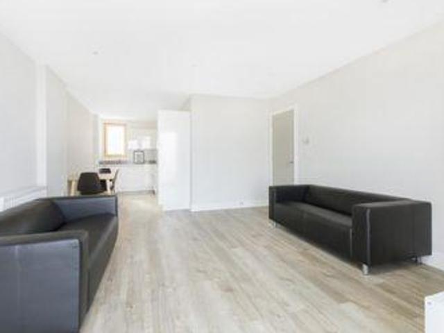2 Bedrooms Flat for rent in Salcombe Court, St. Ives Place, Poplar, London E14