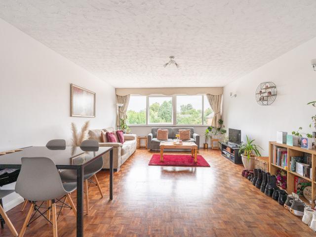 2 Bedrooms Flat for Rent in Salisbury Avenue | Foxtons