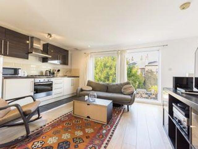 2 Bedrooms Flat for rent in Saltoun Road, Brixton, London SW2