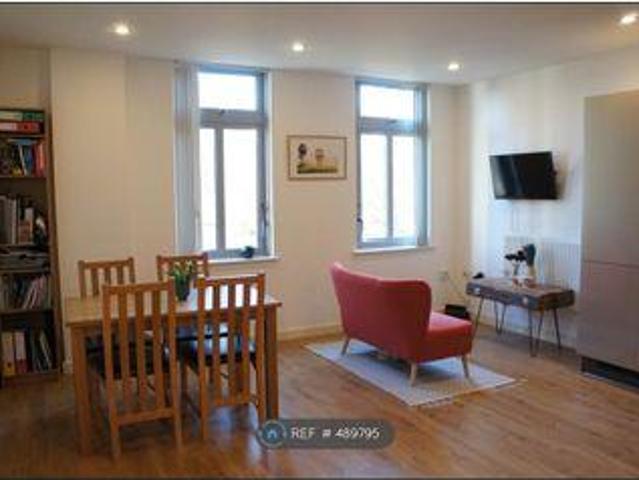 2 Bedrooms Flat for rent in Salton Square, London E14