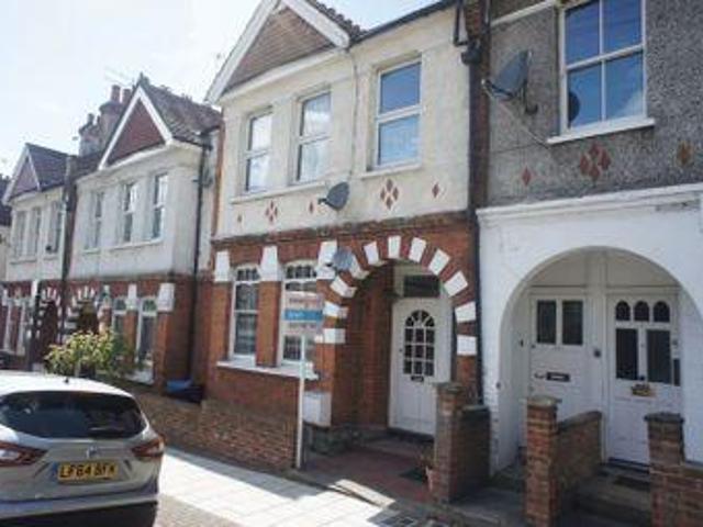 2 Bedrooms Flat for rent in Salterford Road, London SW17