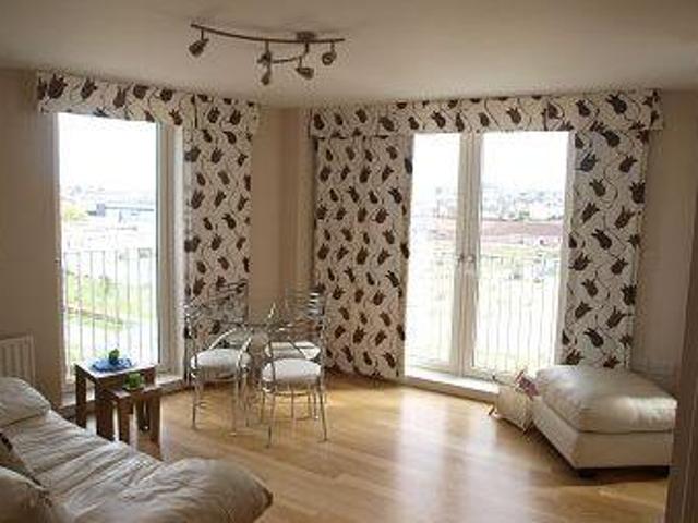 2 Bedrooms Flat for rent in Saltire Square, Edinburgh EH5