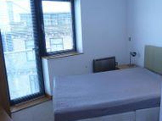 2 Bedrooms Flat for rent in Salts Mill Road, Baildon, Shipley BD17