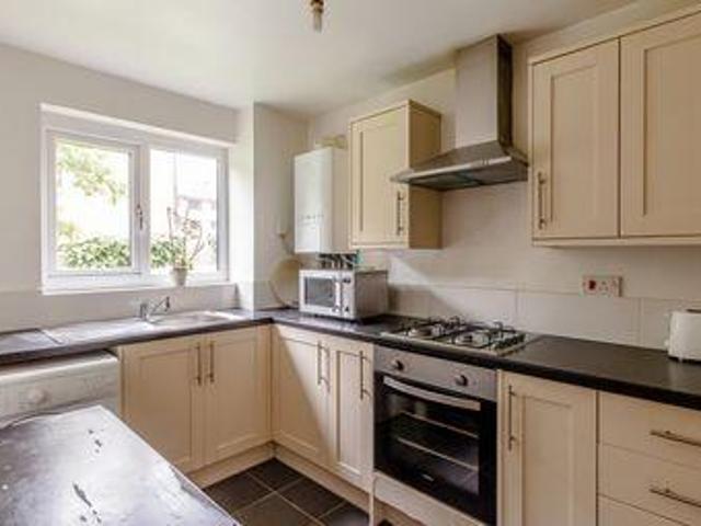2 Bedrooms Flat for rent in Samuel Close, London SE14
