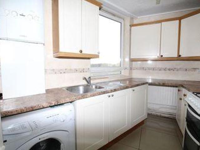 2 Bedrooms Flat for rent in Samuel Street, Woolwich SE18