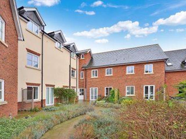 2 Bedrooms Flat for rent in Sandford Court, Sandford Road, Chelmsford CM2
