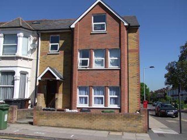 2 Bedrooms Flat for rent in Sandhurst Road, London SE6