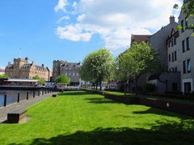 2 Bedrooms Flat for rent in Sandport, Leith EH6