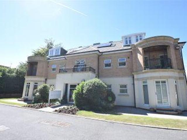 2 Bedrooms Flat for rent in Sandringham House, 501 Harrogate Road, Leeds, West Yorkshire LS17