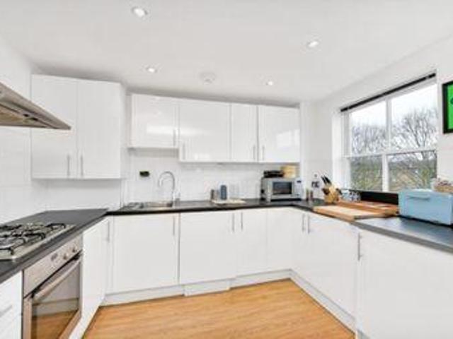 2 Bedrooms Flat for rent in Sandringham Road, London E8