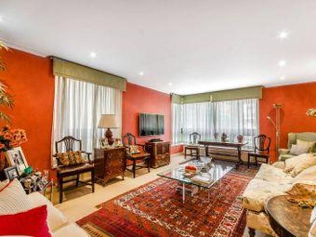 2 Bedrooms Flat for rent in Scarsdale Place, High Street Kensington W8