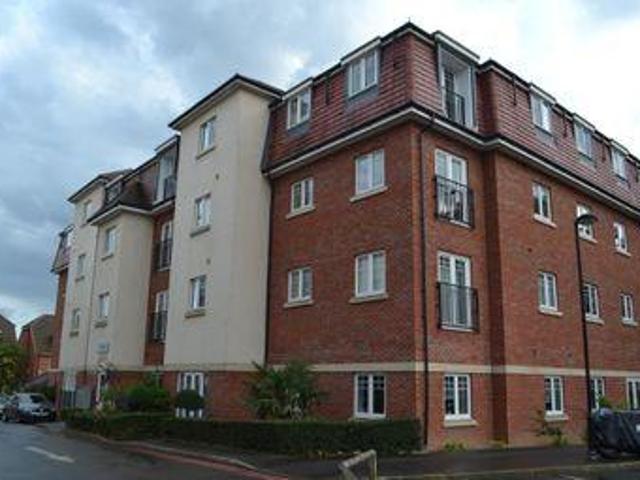 2 Bedrooms Flat for rent in Schoolgate Drive, Morden SM4