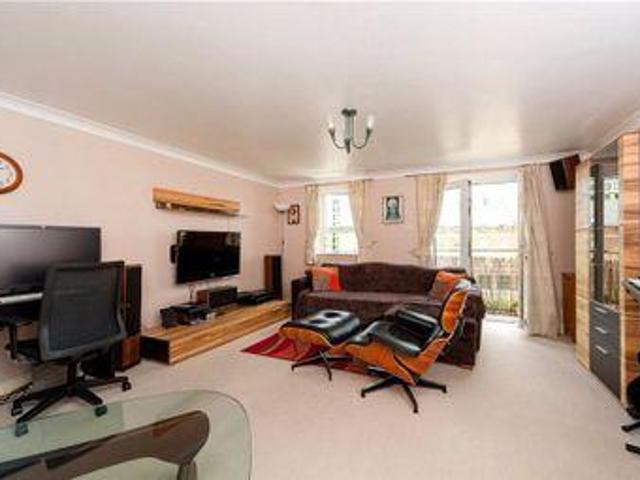 2 Bedrooms Flat for rent in Schooner Close, Isle Of Dogs, London E14