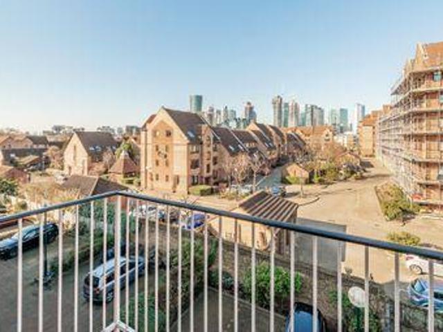 2 Bedrooms Flat for rent in Schooner Close, London E14