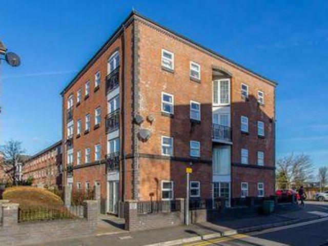 2 Bedrooms Flat for rent in Schooner Way, Cardiff CF10