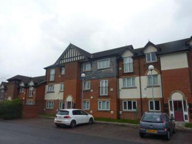 2 Bedrooms Flat for rent in Scholars Court, Collegiate Way, Manchester M27