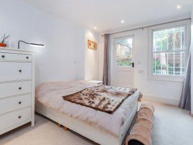 2 Bedrooms Flat for rent in Schubert Road, London SW15