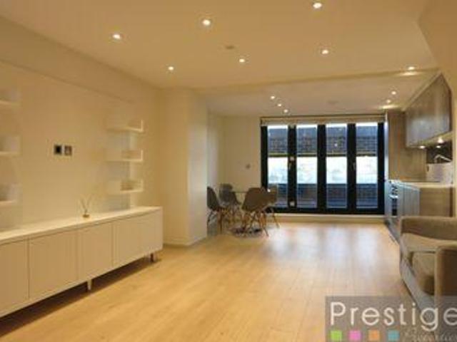 2 Bedrooms Flat for rent in Seven Sisters Road, London N7