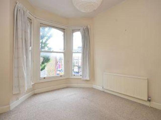 2 Bedrooms Flat for rent in Severus Road, Clapham Junction SW11