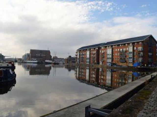 2 Bedrooms Flat for rent in Severn Road, The Docks, Gloucester GL1