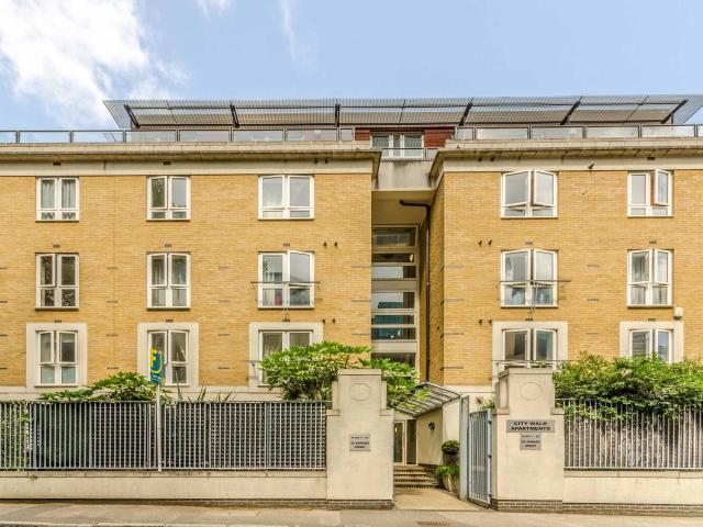 2 Bedrooms Flat for Rent in Seward Street | Foxtons