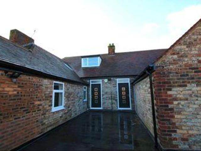 2 Bedrooms Flat for rent in Seamons Road, Altrincham WA14