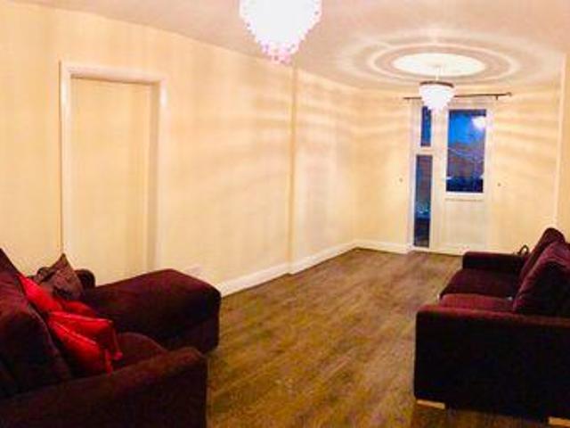 2 Bedrooms Flat for rent in Sedars Avenue, London E17