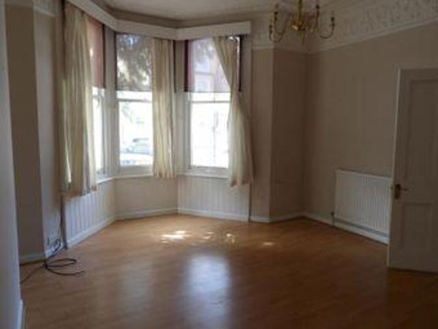 2 Bedrooms Flat for rent in Selborne Road, Hove BN3