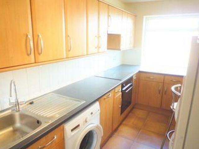 2 Bedrooms Flat for rent in Selbridge Court, Princes Road, Wimbledon, London SW19