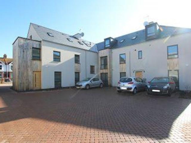 2 Bedrooms Flat for rent in Selden Road, Worthing BN11