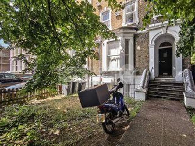 2 Bedrooms Flat for rent in Selhurst Road, London SE25