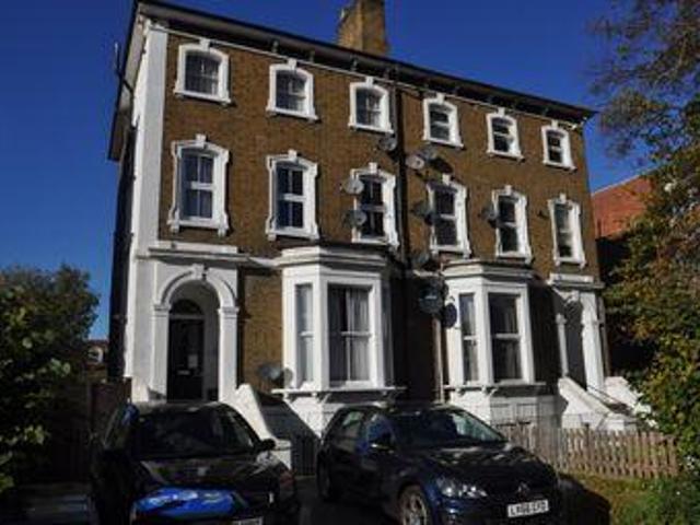 2 Bedrooms Flat for rent in Selhurst Road, London SE25