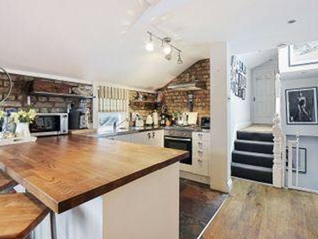 2 Bedrooms Flat for rent in Sellons Avenue, London NW10