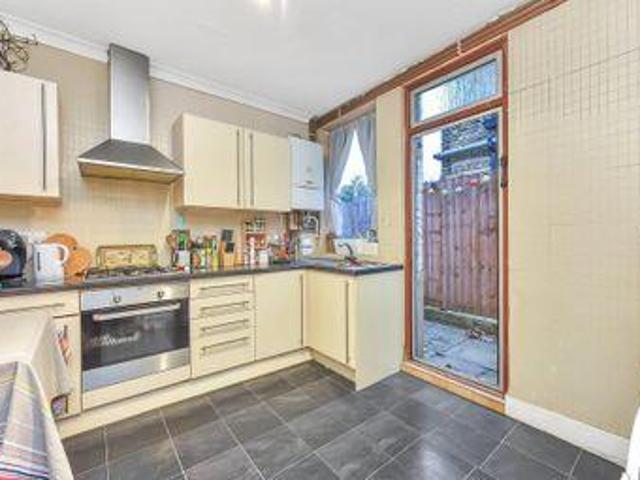 2 Bedrooms Flat for rent in Sellincourt Road, London SW17