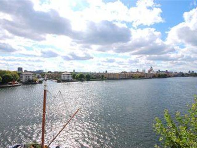 2 Bedrooms Flat for rent in Selsdon Way, London E14