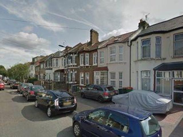 2 Bedrooms Flat for rent in Selwyn Road, London E13