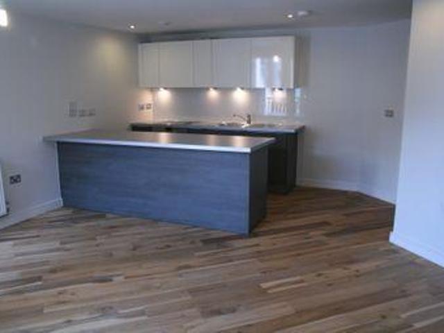 2 Bedrooms Flat for rent in Seren Park Gardens, London SE3