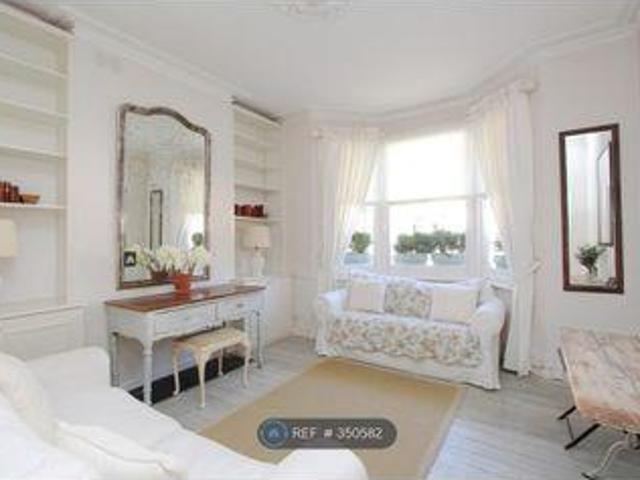 2 Bedrooms Flat for rent in Shuttleworth Road, London SW11