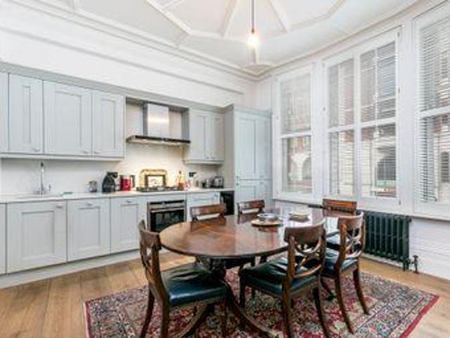 2 Bedrooms Flat for rent in Shaftesbury Avenue, London W1D