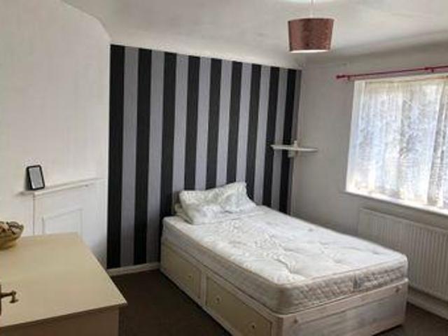 2 Bedrooms Flat for rent in sham Avenue, Gants Hill, Barkingside, Ig1 IG2, Ig5, Ig6