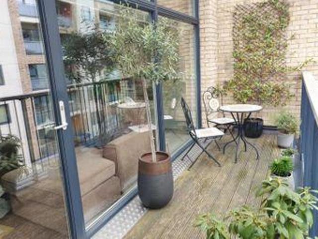 2 Bedrooms Flat for rent in Shanklin Court, Palmerston Road, London W3