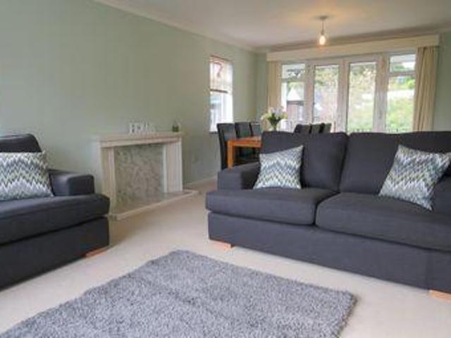 2 Bedrooms Flat for rent in Shaw Lane, Headingley, Leeds LS6