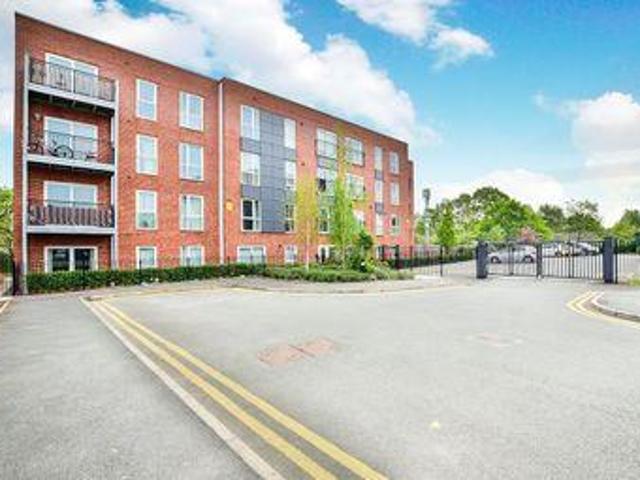 2 Bedrooms Flat for rent in Sheen Gardens, Manchester M22