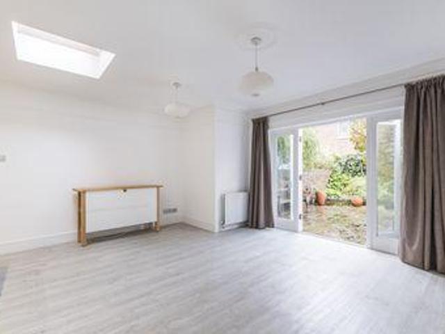 2 Bedrooms Flat for rent in Sheen Road, Richmond TW9