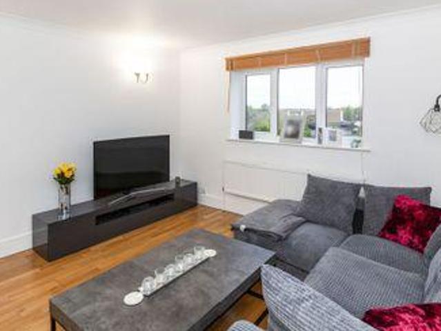 2 Bedrooms Flat for rent in Sheepcote Road, Windsor SL4